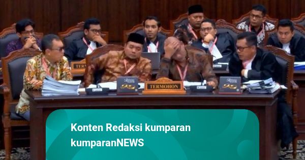 Momen Ketua KPU Tepuk Jidat saat Diingatkan oleh Ketua MK di Sidang PHPU Pilpres | kumparan.com